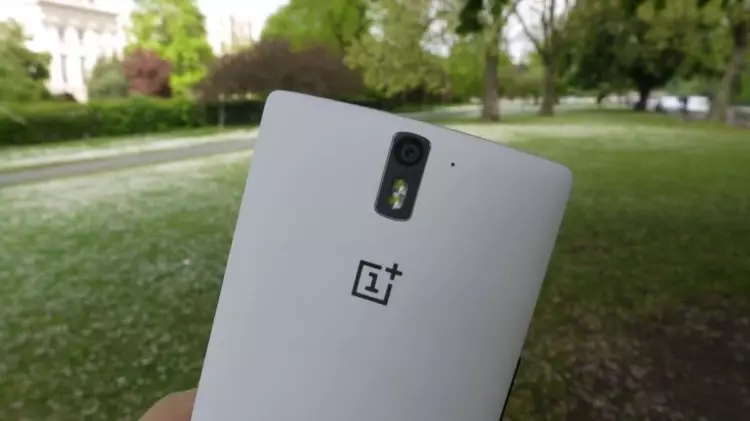 OnePlus មួយ។