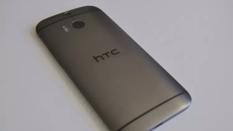 Htc một m8.