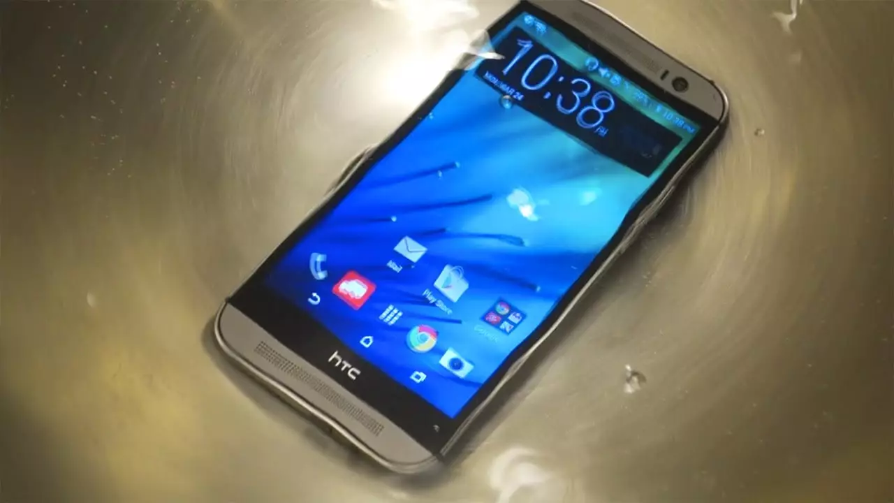 Will HTC ONE M8 survive after contact with water? 19259_2