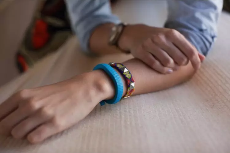 Jawbone ylös ja tavallinen rannekoru