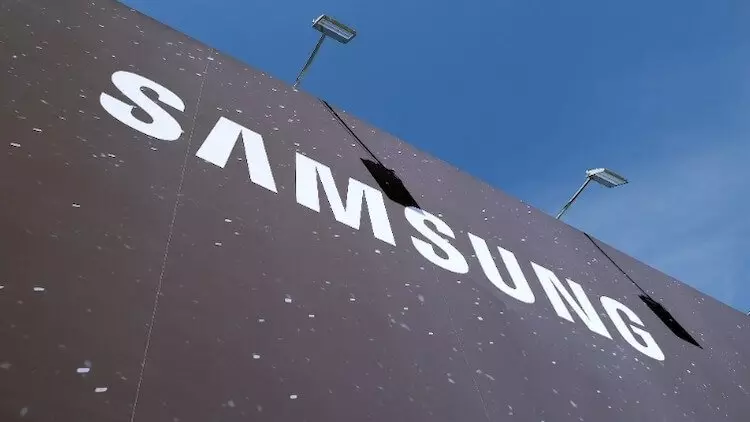 Zomwe mafoni a samsung ndi mapiritsi amalandila zowonjezera kuposa zonse