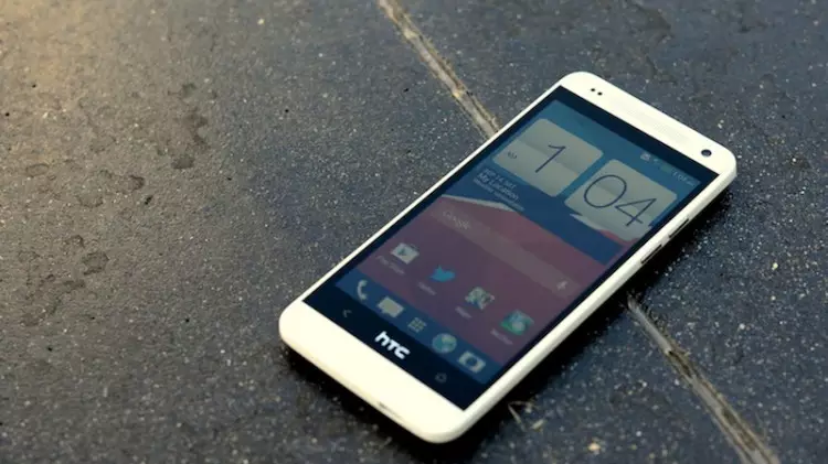 HTC M8 مصغرة. بالنسبة لأولئك الذين يحبون أصغر