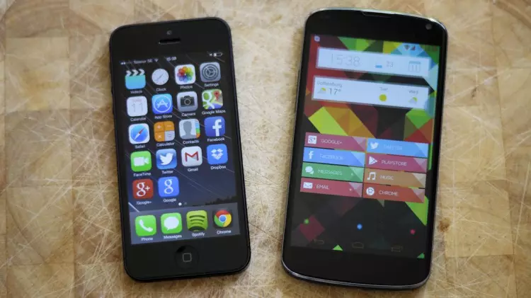 Nexus vs iPhone.