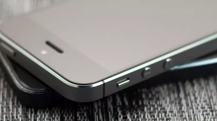 iPhone di Android amatur tangan. Sebahagian daripada yang ketiga