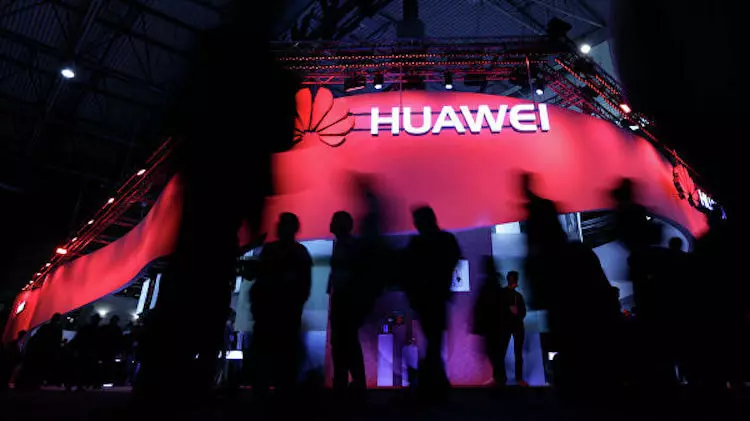 A Huawei a pilóta nélküli autókhoz Lárvár készül. Szüksége van egy tartalék opcióra