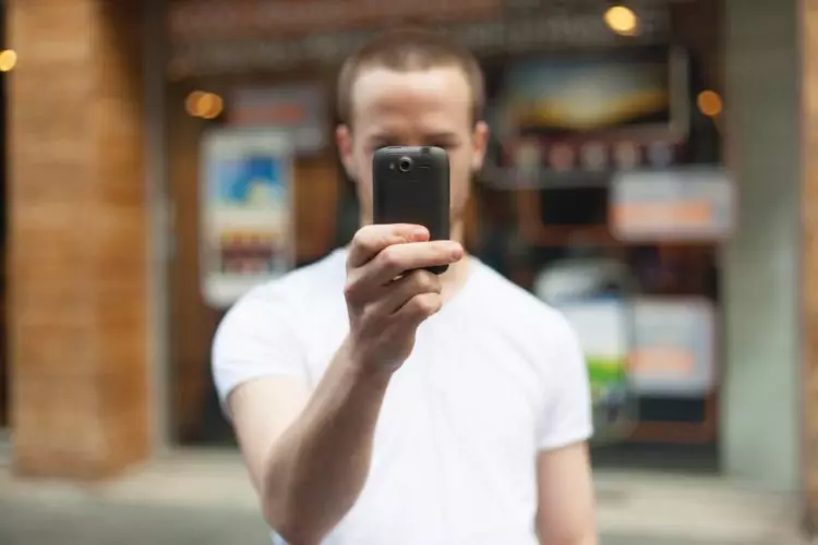 Këshilla të thjeshta për përmirësimin e cilësisë së fotografive në telefonin tuaj të mençur 19711_2