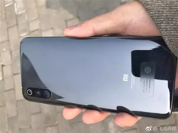 Xiaomi fergeat wat Xiaomi Mi 9-útbraken te equip. Mar dit is net it minste 20249_3