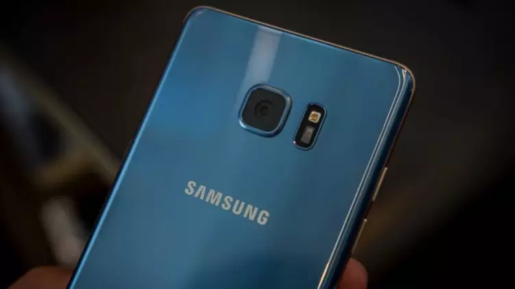 Samsung នឹងមិនបោះបង់ Galaxy Note 8 20332_2