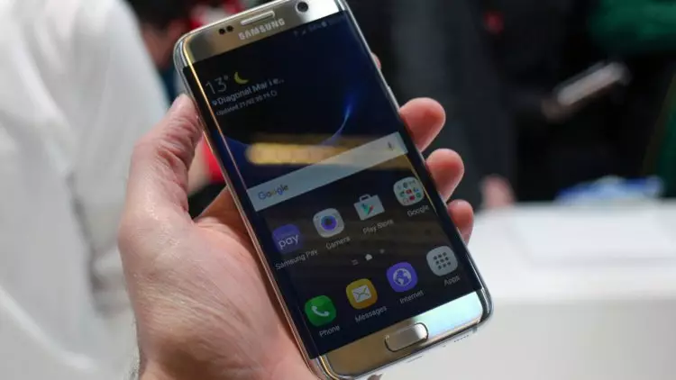 Galaxy S7 / S7 ирмэгийн Android Nougat дахь 7 шинэлэг зүйл