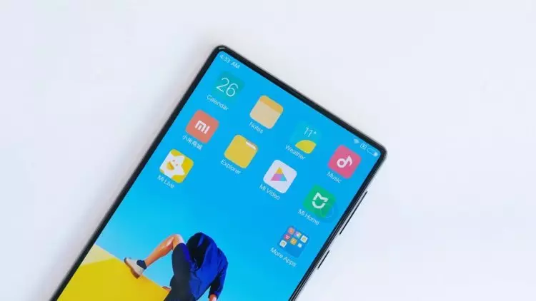 Το κεραμικό Xiaomi Mi Mix ελέγχεται για δύναμη