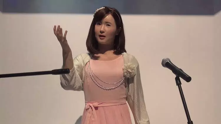 Chihiraaico Robot Girl เป็นตัวแทนของโตชิบาที่ CES 2015