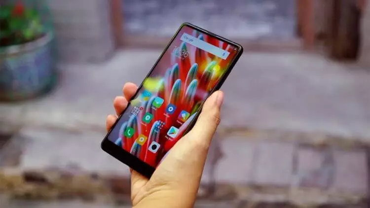 MIUI 12 memungkinkan Anda untuk mengontrol smartphone Xiaomi dengan sentuhan ke penutup belakang