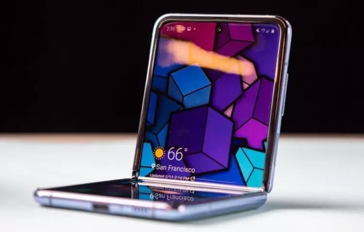 Ελέγξτε, αναλυτές: Samsung Galaxy Z Flip Βάζει τα αρχεία πωλήσεων 212_1