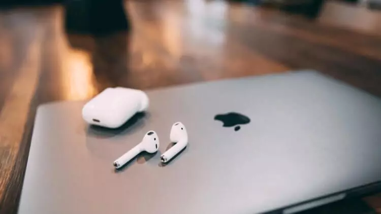 Ungazifaka kanjani esikhundleni se-airpods, noma yiziphi ama-headphone angenantambo ongawathenga nge-Android 2353_1