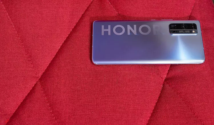 რუსეთში Honor 30 Pro + იყო წარმოდგენილი. ჩვენ უკვე გვაქვს იგი. 2386_1