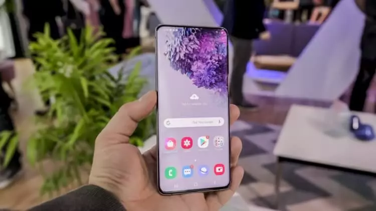 Samsung tuyên bố rằng nó sẽ đổi điện thoại thông minh của họ khỏi người dùng trong một nửa 2689_1
