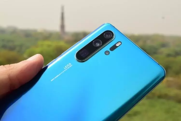 Galaxy S20 tsa ultra khahlanong Huawei P30: mang shebela e batang? 2830_1