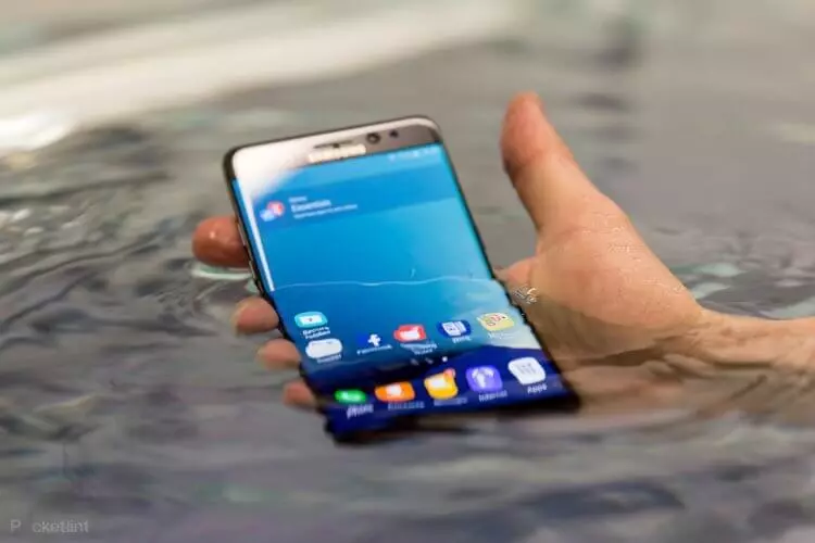 Pourquoi certains smartphones sont protégés de la pénétration d'eau, et d'autres - non 2898_2