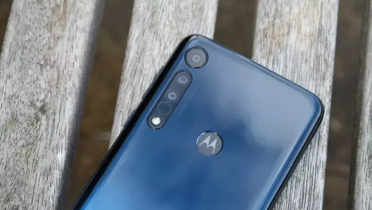 ရှည်လျားသောတိတ်ဆိတ်။ Motorola ၏ပထမ ဦး ဆုံးကိုသုံးနှစ်။ ဒါက RAZR မဟုတ်ပါဘူး။ 3021_1