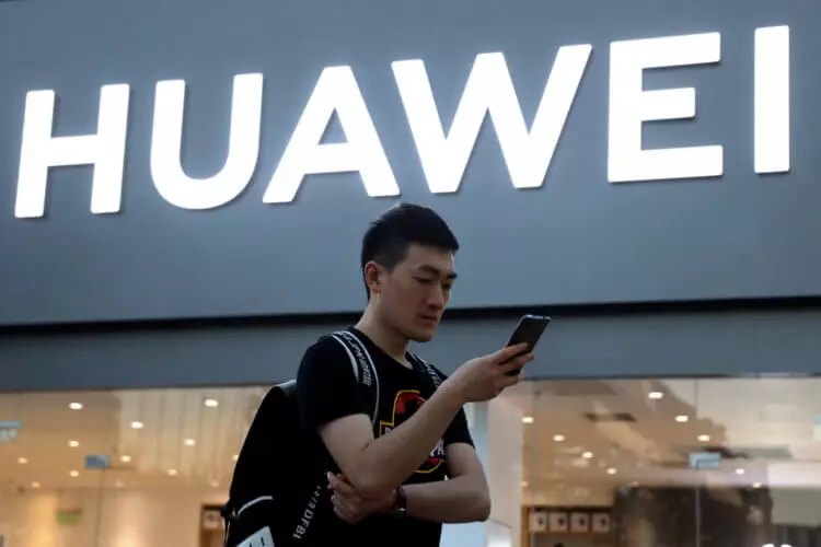 Huawei сезгә нинди җайланмаларның гармония алуын әйтте 3379_1
