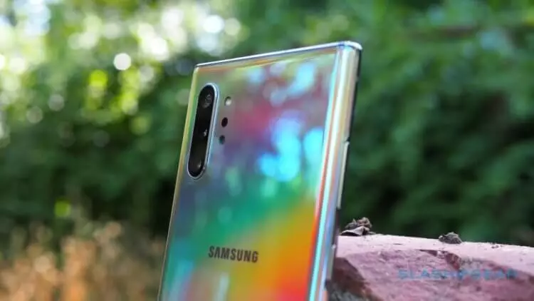 iPhone 11, Galaxy Note 10, Google Pixel 4. Çfarë smartphone është i përshtatshëm për ju? 3809_3