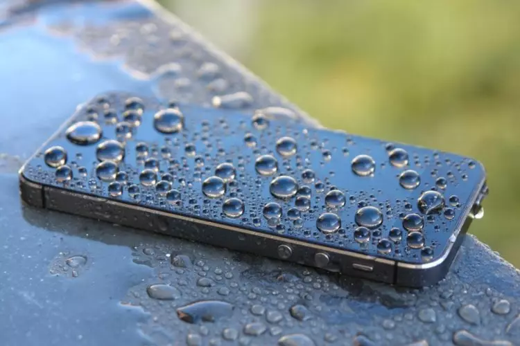 A është e mundur të përdoret smartphone gjatë një stuhie? 382_5