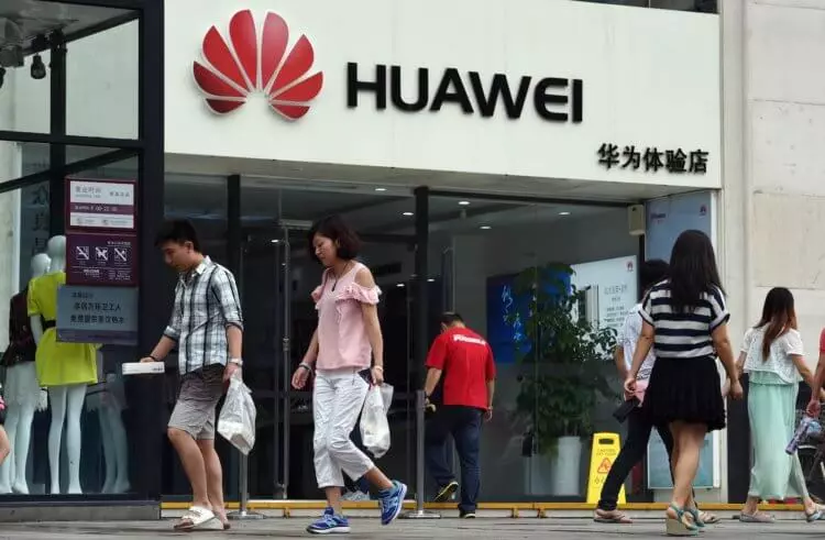 Mengapa Huawei melakukan smartphone dalam apa pun? 3920_2