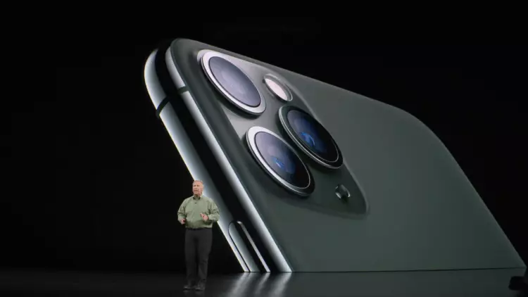 El que FIDS iPhone 11 Pro ha estat durant molt de temps a telèfons intel·ligents Android 3931_2