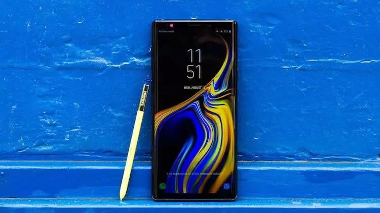 O le faʻamaumauga lea: Galaxy Note 9 i Rusia ua tuʻuina atu mo le afa 4355_1