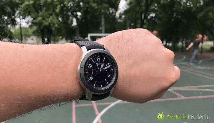 Samsung Galaxy Watch: နီးပါးနီးပါးအမှန်တကယ်နာရီများ၏ထင်မြင်ချက် 4384_1