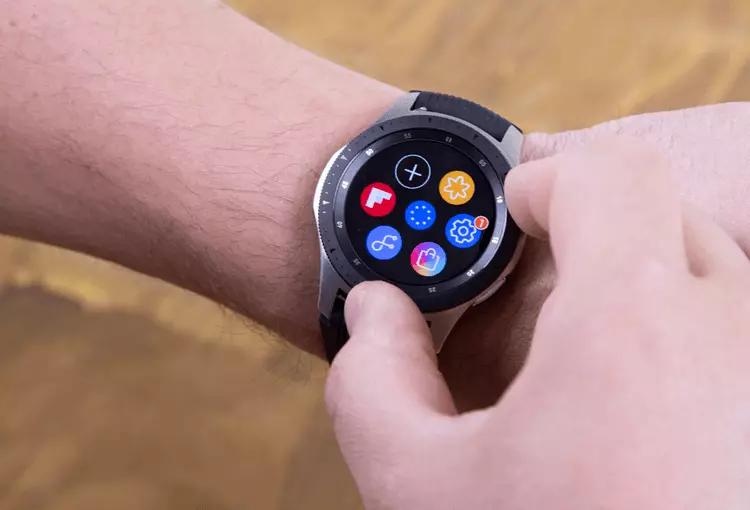 Samsung Galaxy Watch: Neredeyse gerçek saatlerin görüşü 4384_4