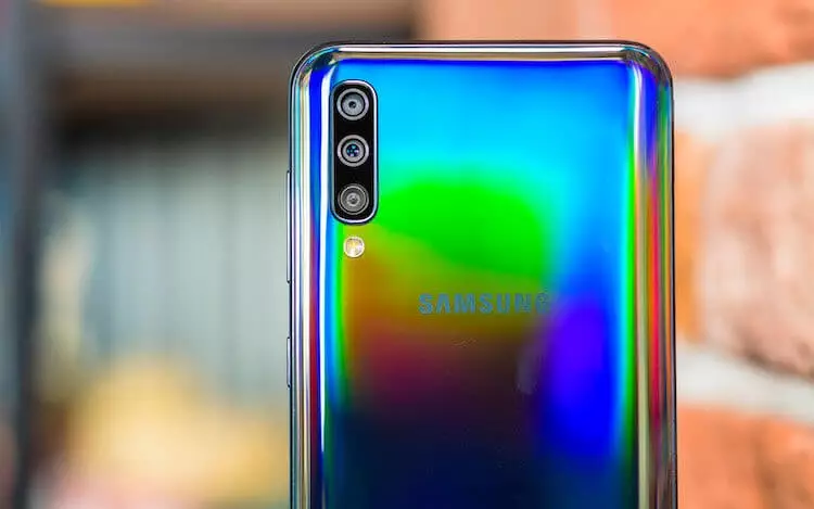 Budge Galaxy A50- ը ստացել է կարեւոր գործառույթ Galaxy S10 4414_1