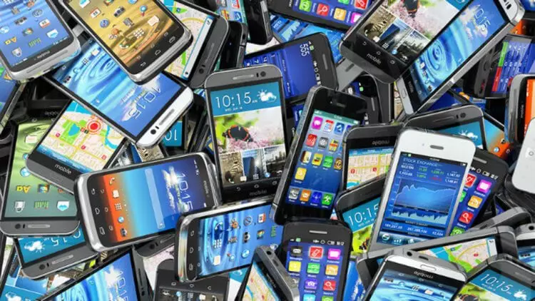 Ha nọ n'etiti anyị: Na-eche na smartphones bụ adịgboroja?