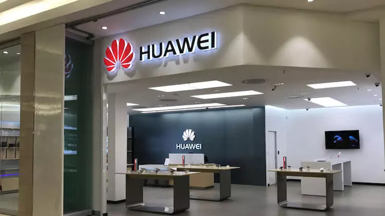 Errusiako saltzaileek Huawei smartphoneen prezioak murrizten dituzte 4754_1