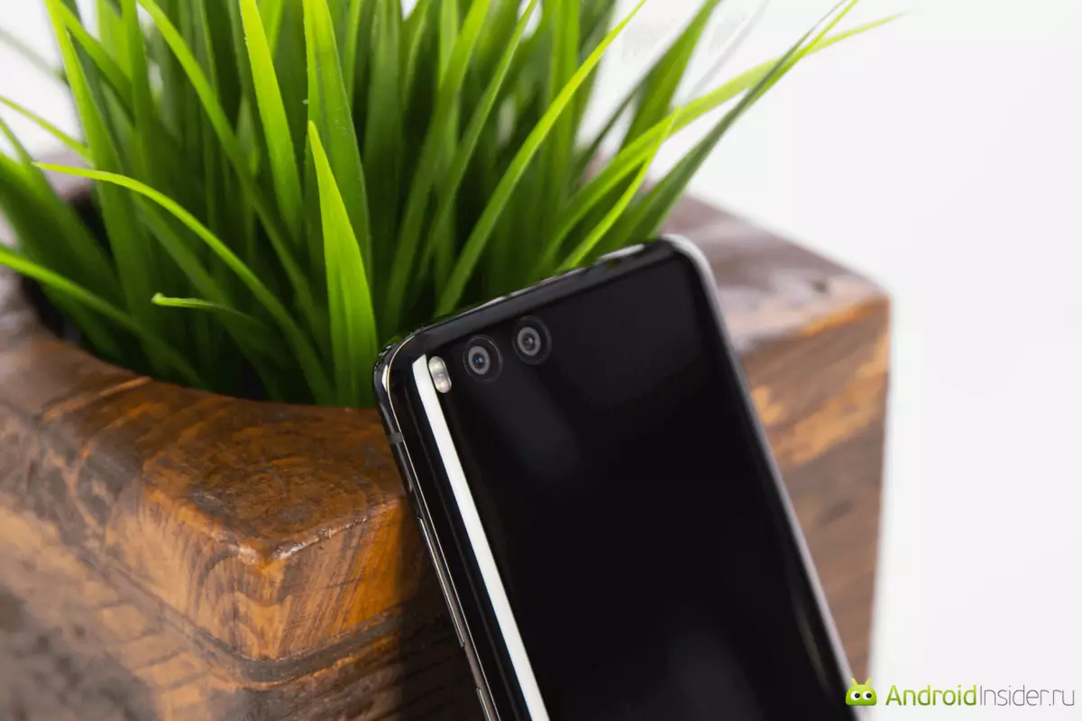 The founder of Xiaomi spoke about the unprecedented popularity of the old model 482_4