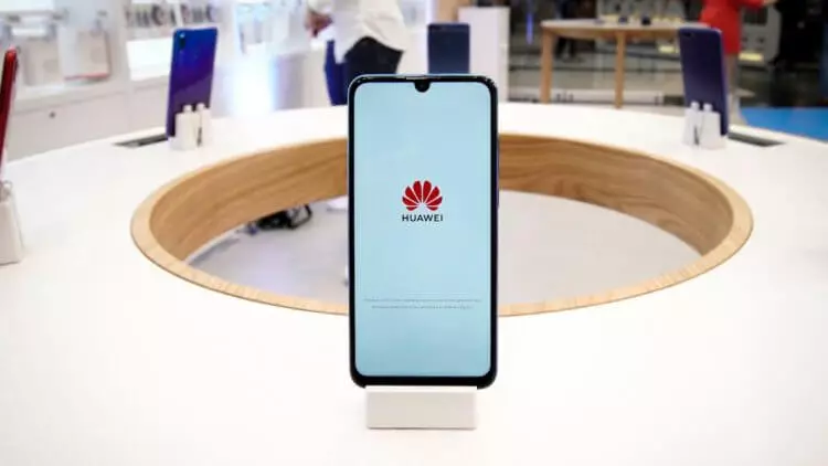 Google gwara nke ahụ na Huawei Smartphones na-enweghị gam akporo 4845_1