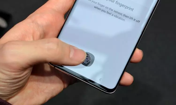 Samsung eliminéiert den Haapt Nodeelung vum Galaxy S10. Wat d'Besëtzer soen 5143_1