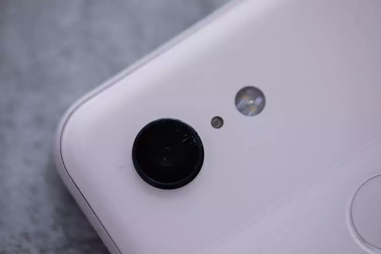 Google e phatlalalitse ho ba teng ha Google Pixel 4 5305_1