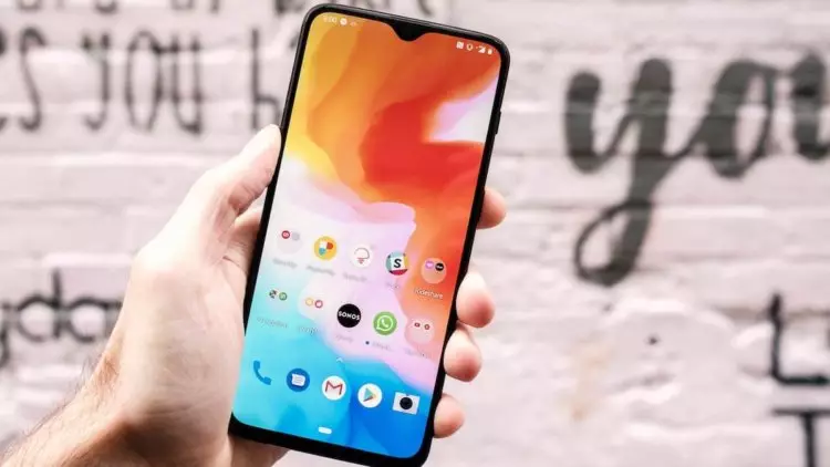 De første bildene av den kinesiske versjonen av Oneplus 7. Dette er ikke en glidebryter 5658_1