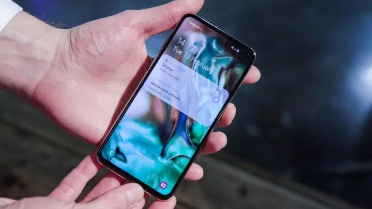 Galaxy S10 Faʻapipiʻiina se faʻamaumauga fou i Rusia ae leʻi amataina le amataga 5674_1