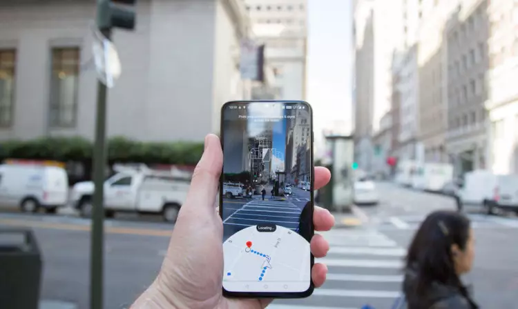 Google käivitas Google'i kaartide AR-režiimi valitud kasutajate jaoks 5680_1