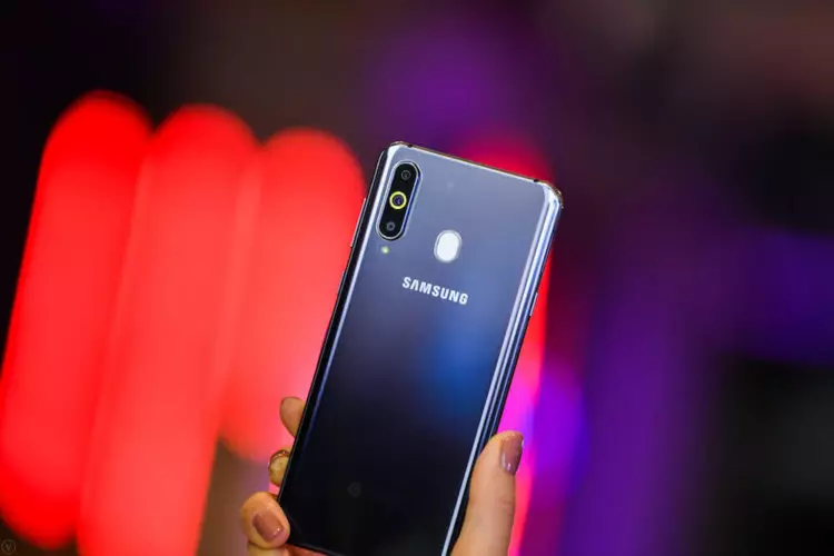 Samsung သည် Galaxy S10 တစ်ခုလုံးကိုကြေငြာခဲ့သည် 5725_1