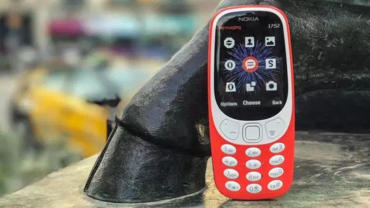 Nokia 3310.