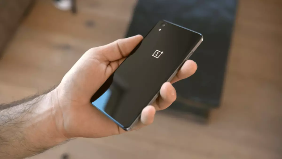 OnePlus apsolīja atbrīvot kompaktu karodziņu 6245_1