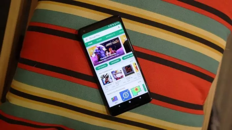 Google Play yangilanishi ko'plab Android smartfonlariga ega. Nima o'zgargan? 6404_1