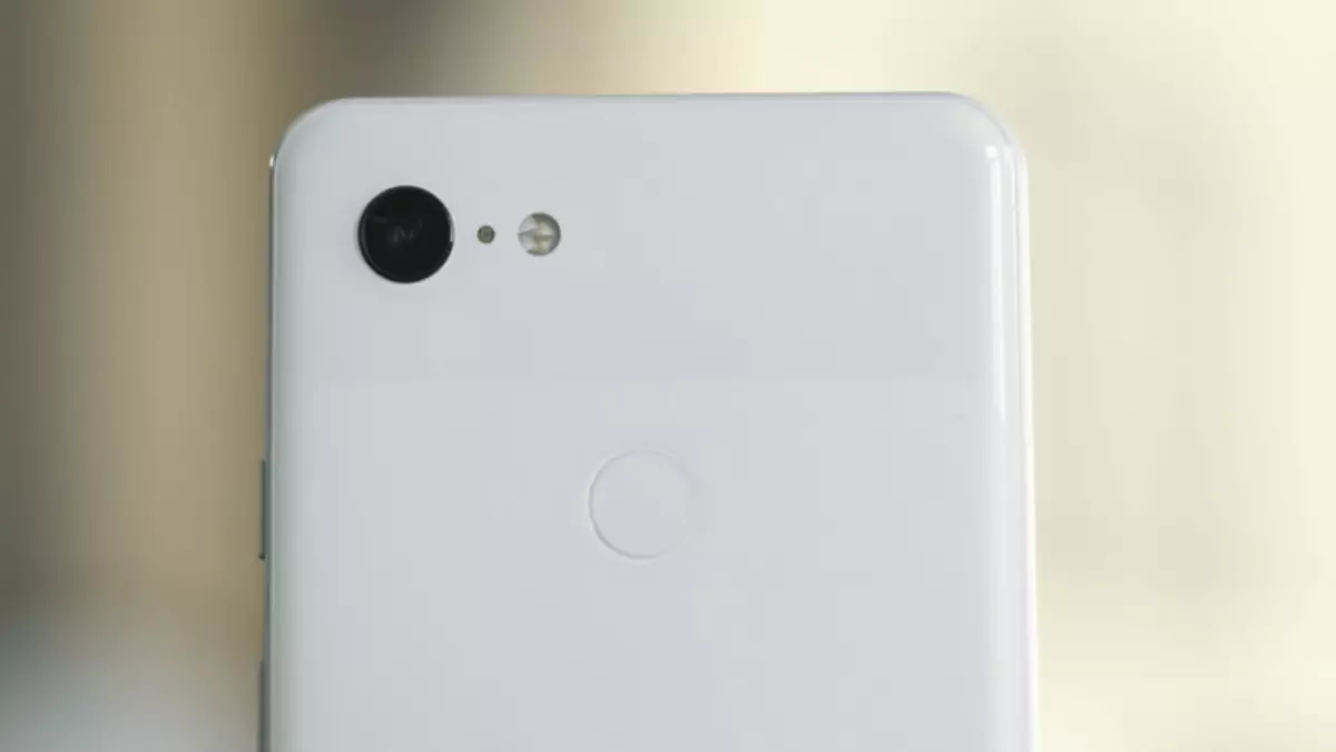 Het netwerk heeft foto's en kenmerken van Google Pixel 3 Lite 6437_1