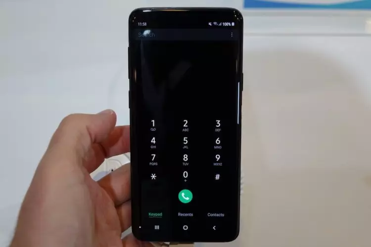 Mit néz ki egy új sötét mód az okostelefonokon Samsung Galaxy. A képek kiválasztása 6577_11