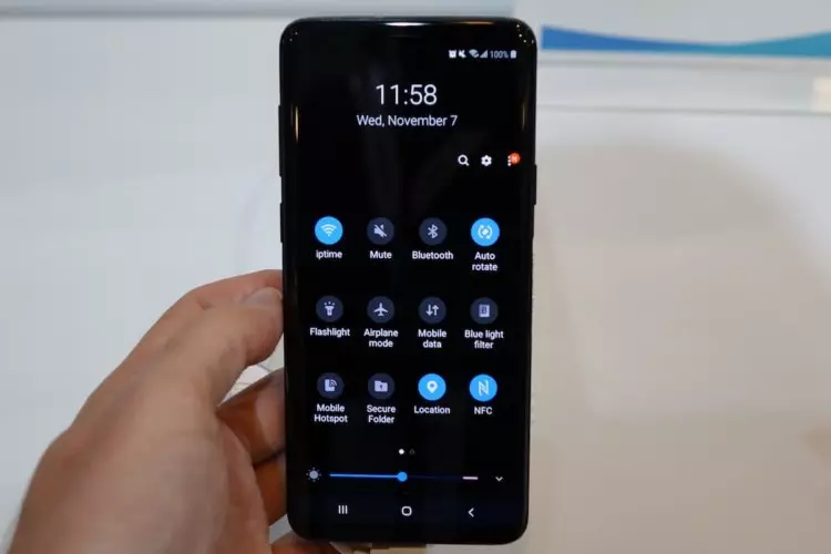 Zer itxura du Samsung Galaxia smartphonetan modu ilun berri bat. Irudi aukeraketa bat 6577_12