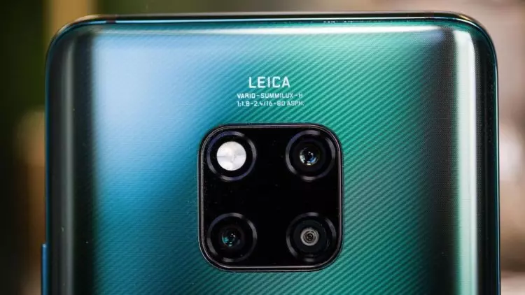 ත්රිත්ව කැමරාව Huawei Mate 20 PRATESS විශිෂ්ට කෘතියක් ලබා දෙයි. පින්තූරවල උදාහරණ 6674_1