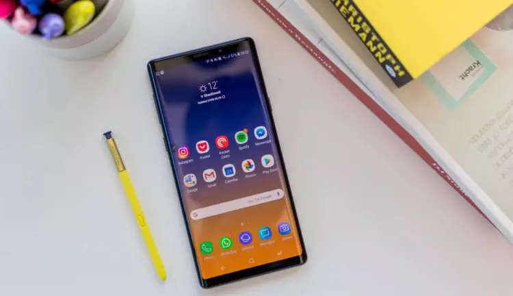 نبرد نمایش ها: Galaxy Note 10 صفحه نمایش بیش از iPhone XS Max خواهد بود 6702_1